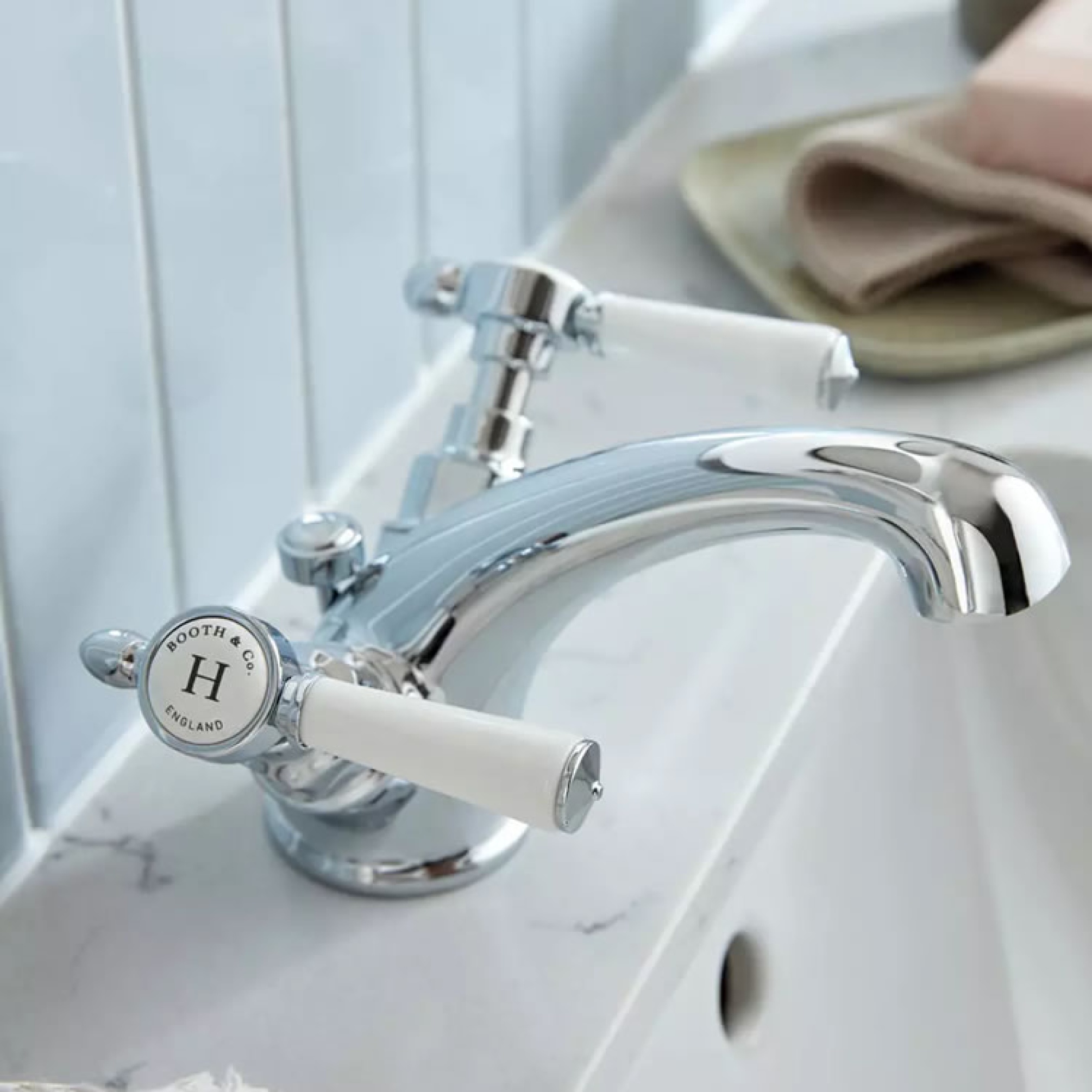 Booth & Co. Axbridge Lever Basin Mono Tap | Sanctuary