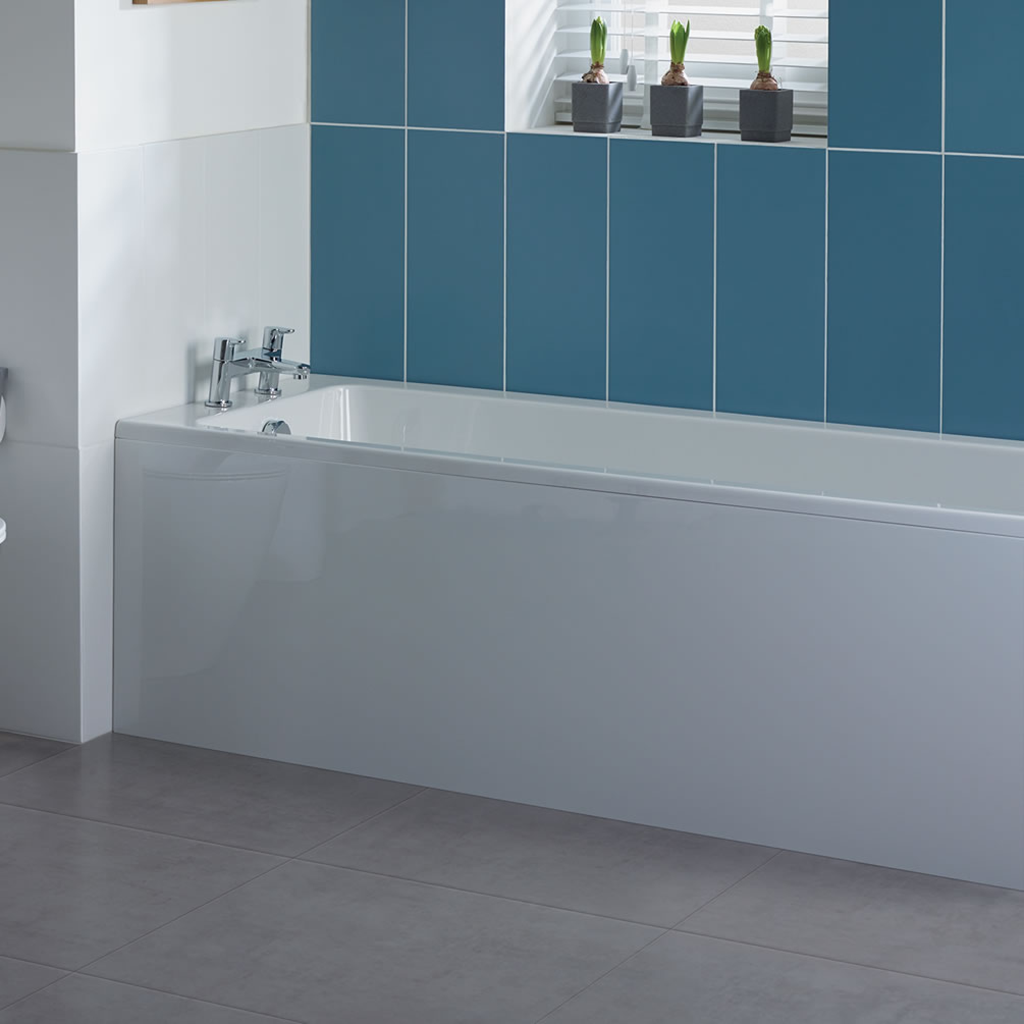 Ideal Standard Concept 1700x700 Single Bath | Sanctuary Bathrooms